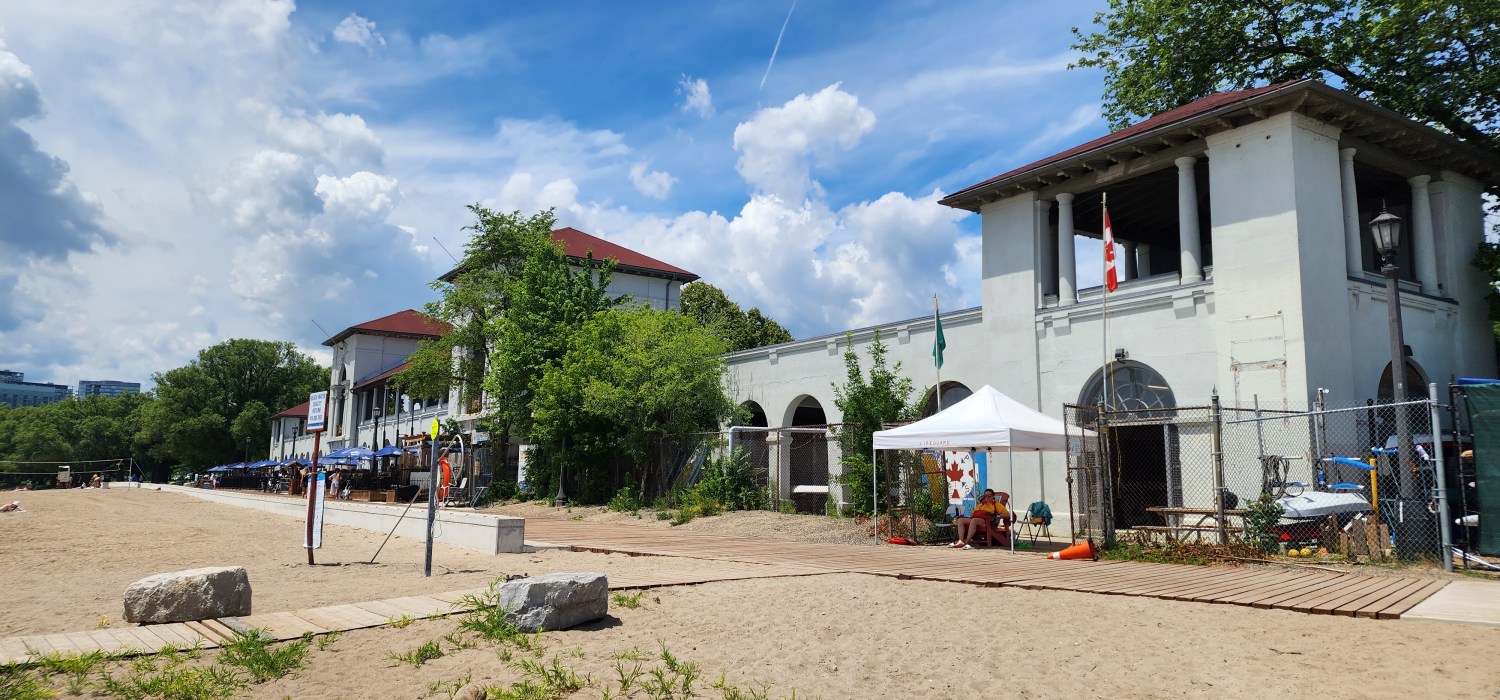 Sunnyside Gus Ryder Pool and Marilyn Bell Park: Toronto, ON, Canada ...